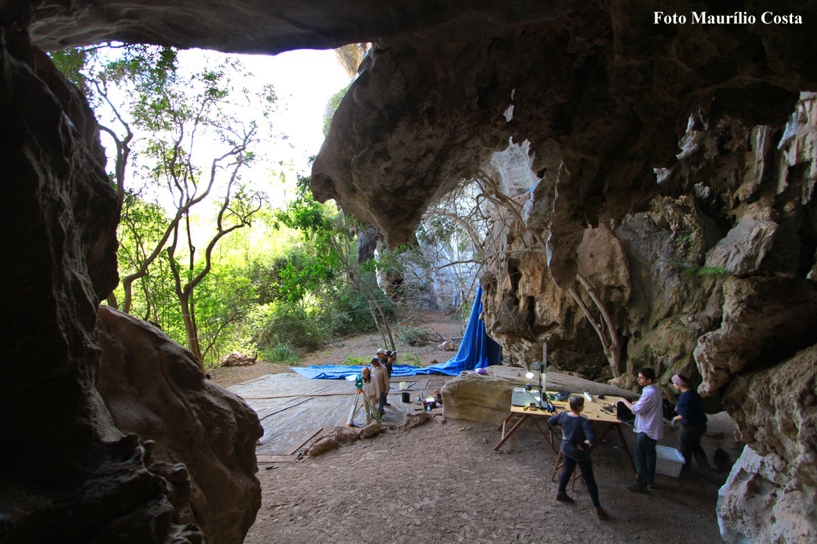 Arqueologia de Caverna: Lapa do Santo,