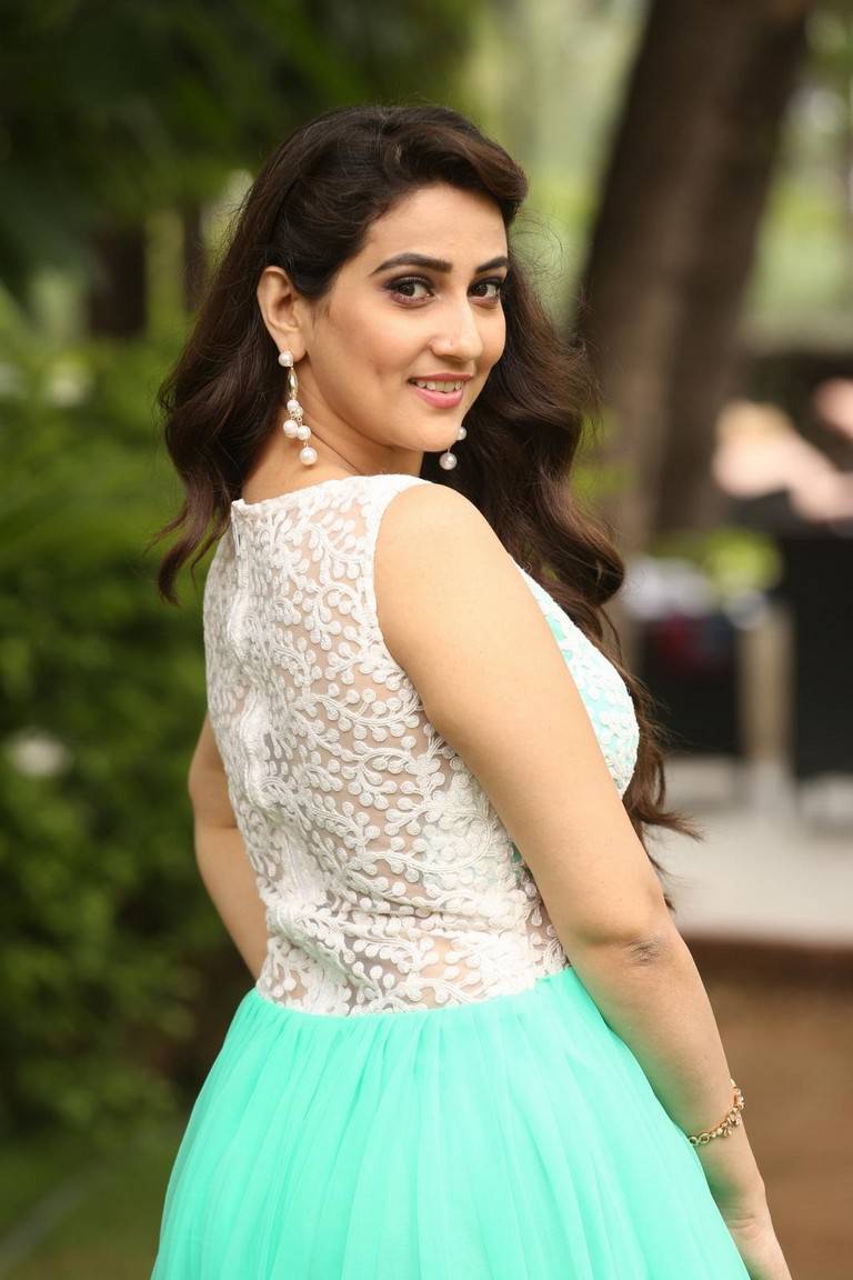 Anchor Manjusha Latest Hot Spicy Glamourous Skirt PhotoShoot Images At ...