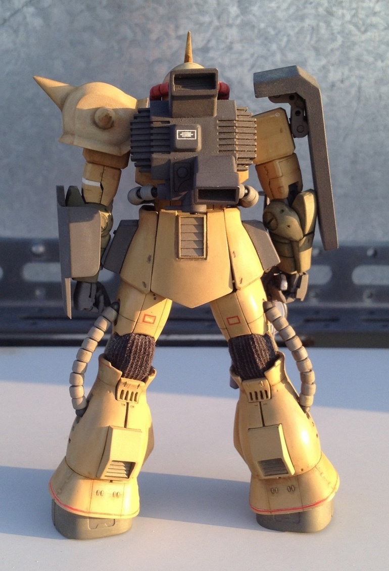 Custom Build: "RG" 1/144 Desert Type Zaku
