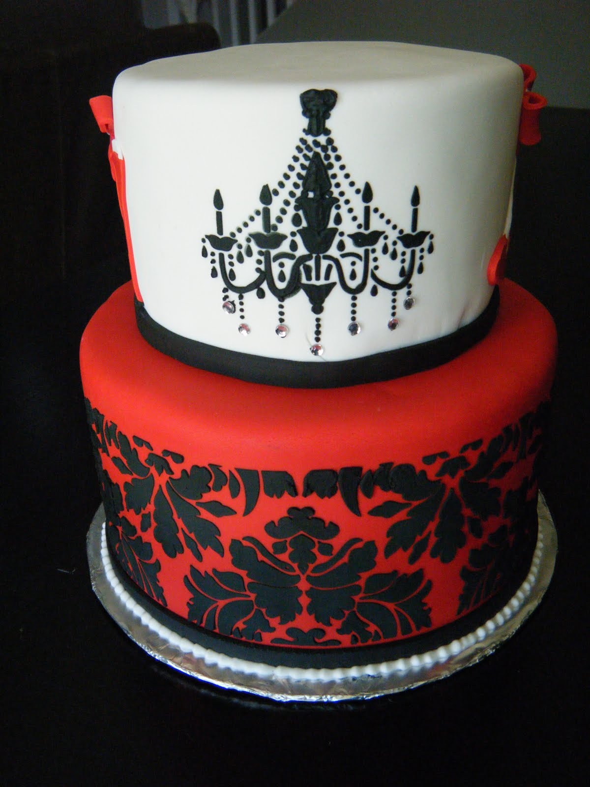 Cassy's Cakes: Red and black Damask birthday