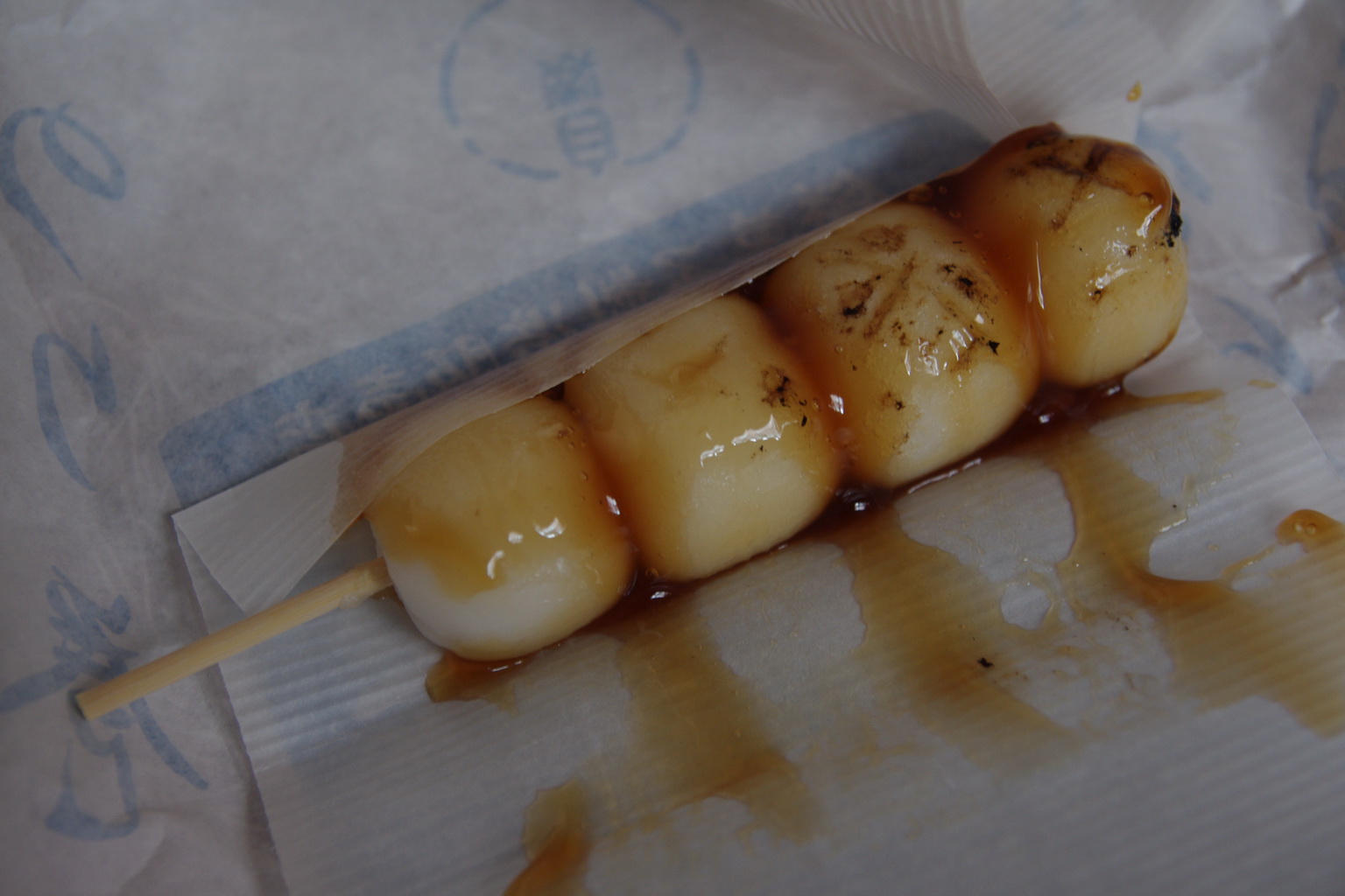 Tokyo Belly: EKODA: Tiny Ise-Ya for some mochi sticks and rice balls!