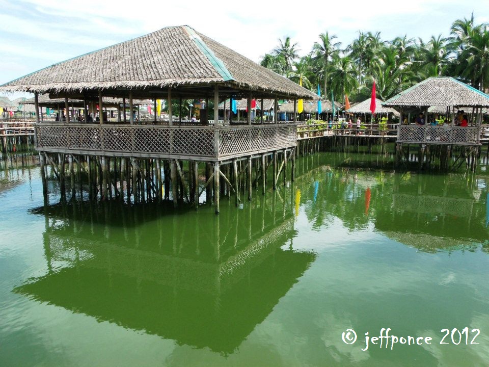 Bisayang Manlalakbay around the Philippines: A Glimpse of Floating ...