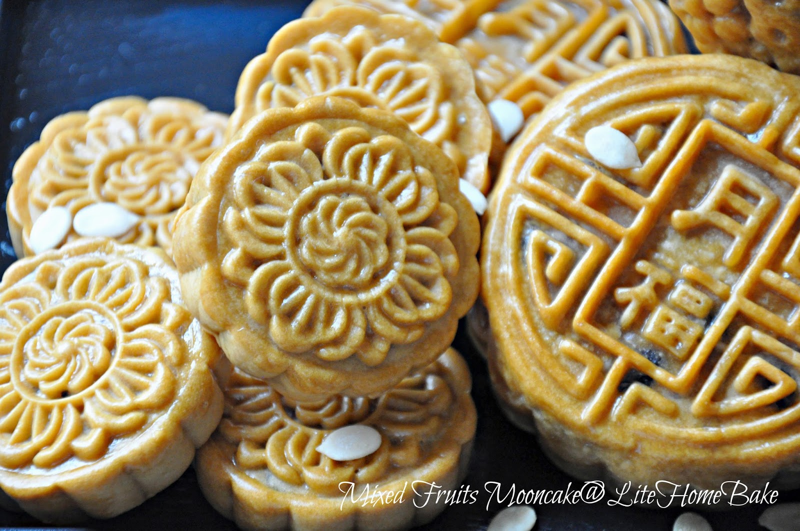 Mooncakes, "Real" Ones this time... ~ Lite Home Bake