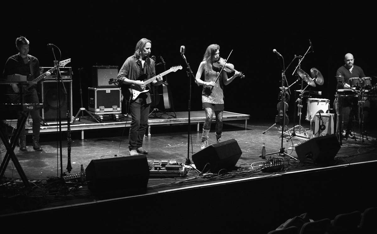 Folk All: ROVING CROWS