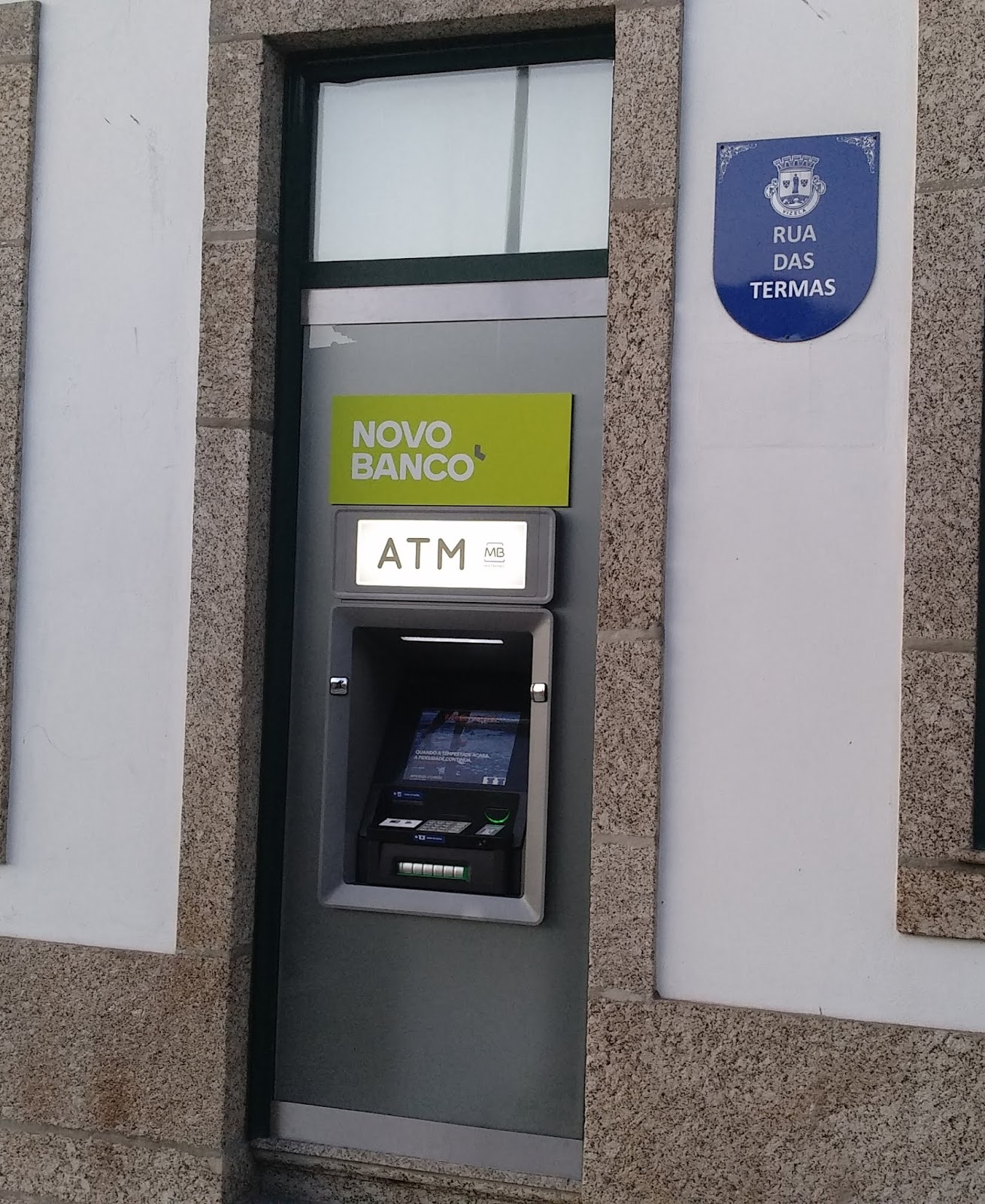 Caixa multibanco na Rua das Termas
