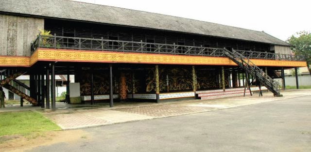Rumah Adat Betang - Kalimantan | Rumah Adat Indonesia
