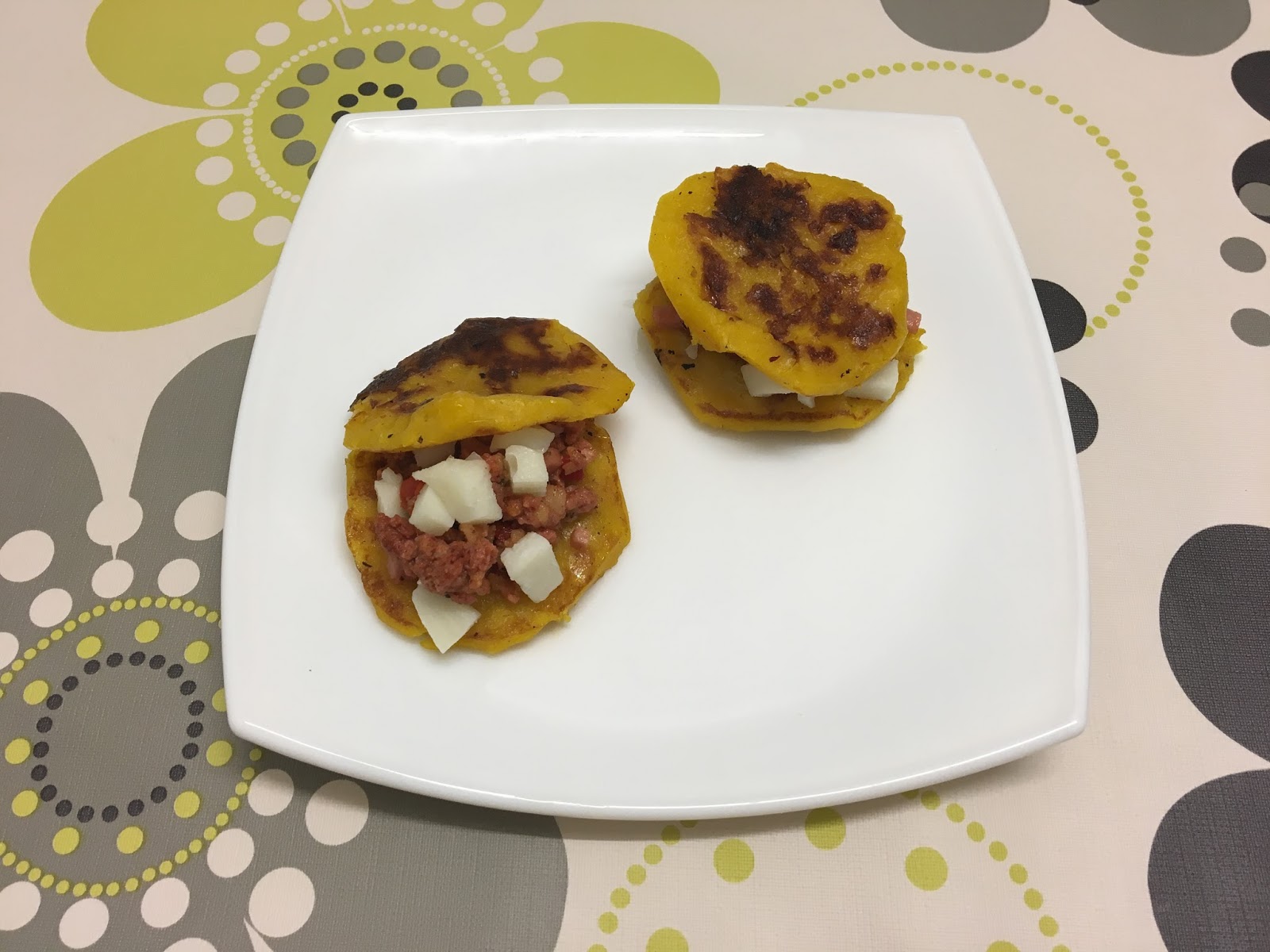 Recipes for first cooks: Filled cachapas
