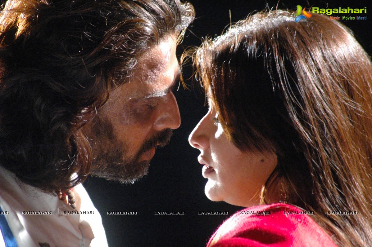 Beauty of Actress: Aarthi Agarwal Hot Lip-Lock(Lip to Lip Kissing) Photos