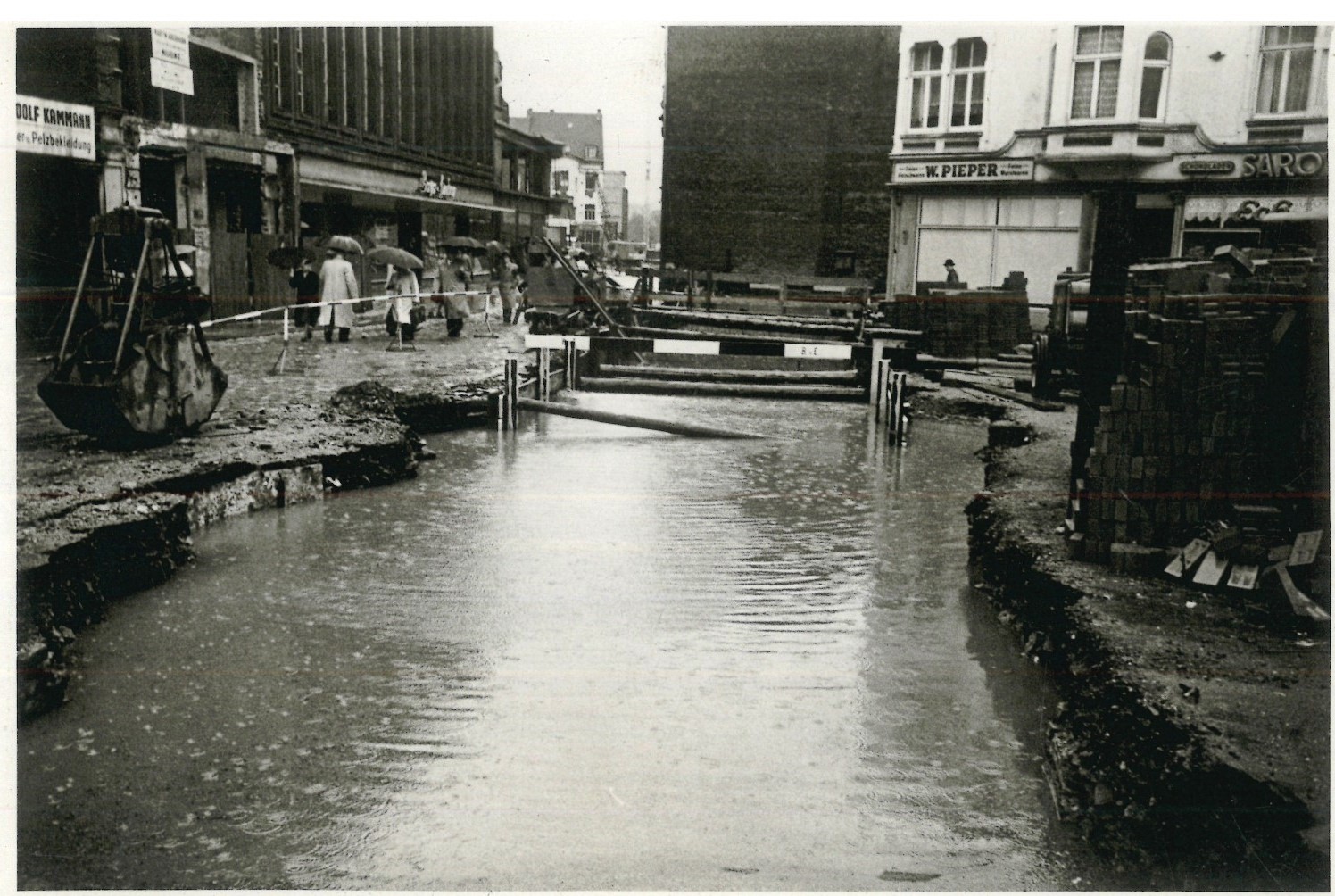 Redaktion Emons: Der "wilde" Rumbach: Ein Zeitsprung an der Bachstraße