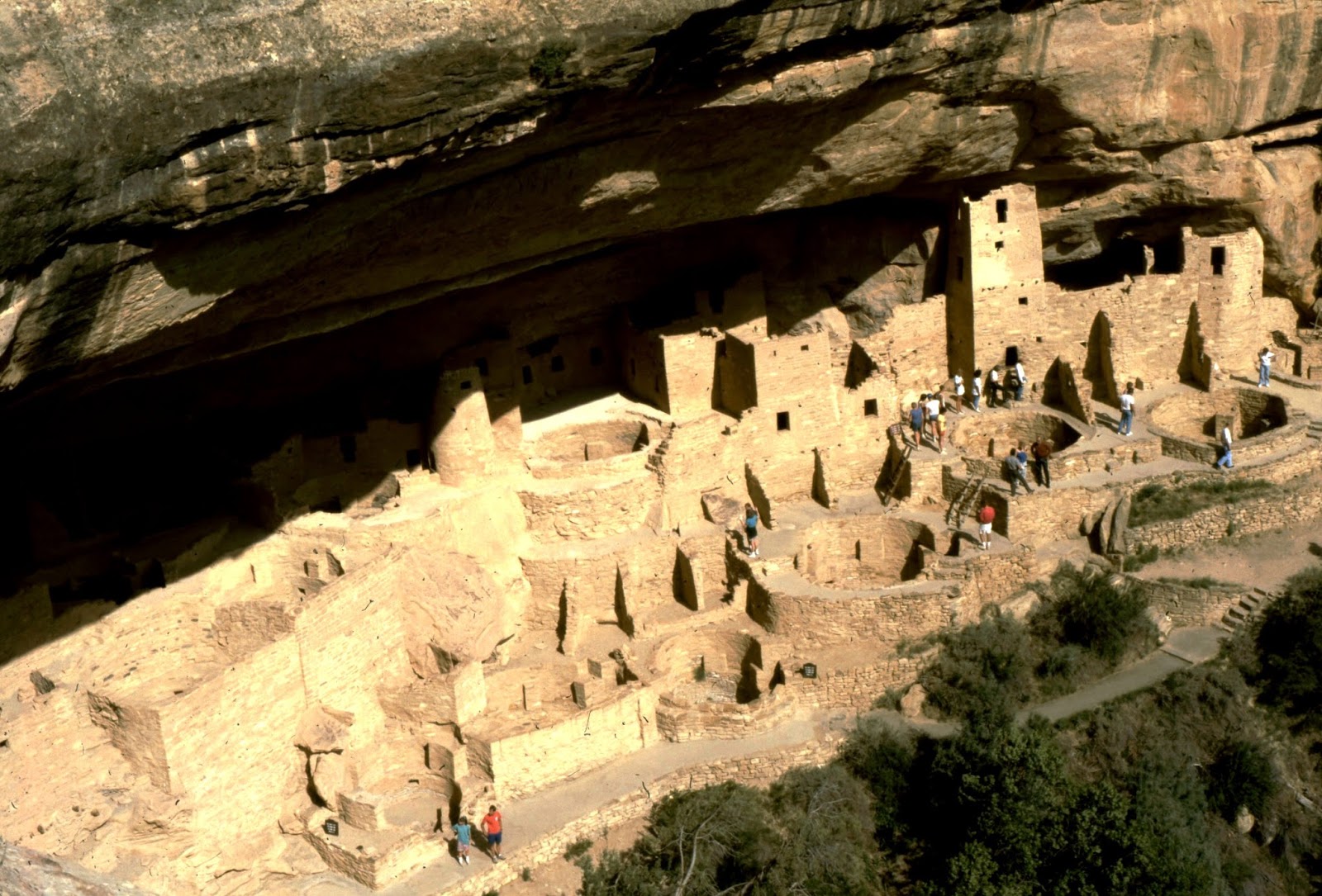 Rock Art Blog: ANOTHER EXAMPLE OF THE THREE MOUNTAIN THEME AT MESA VERDE: