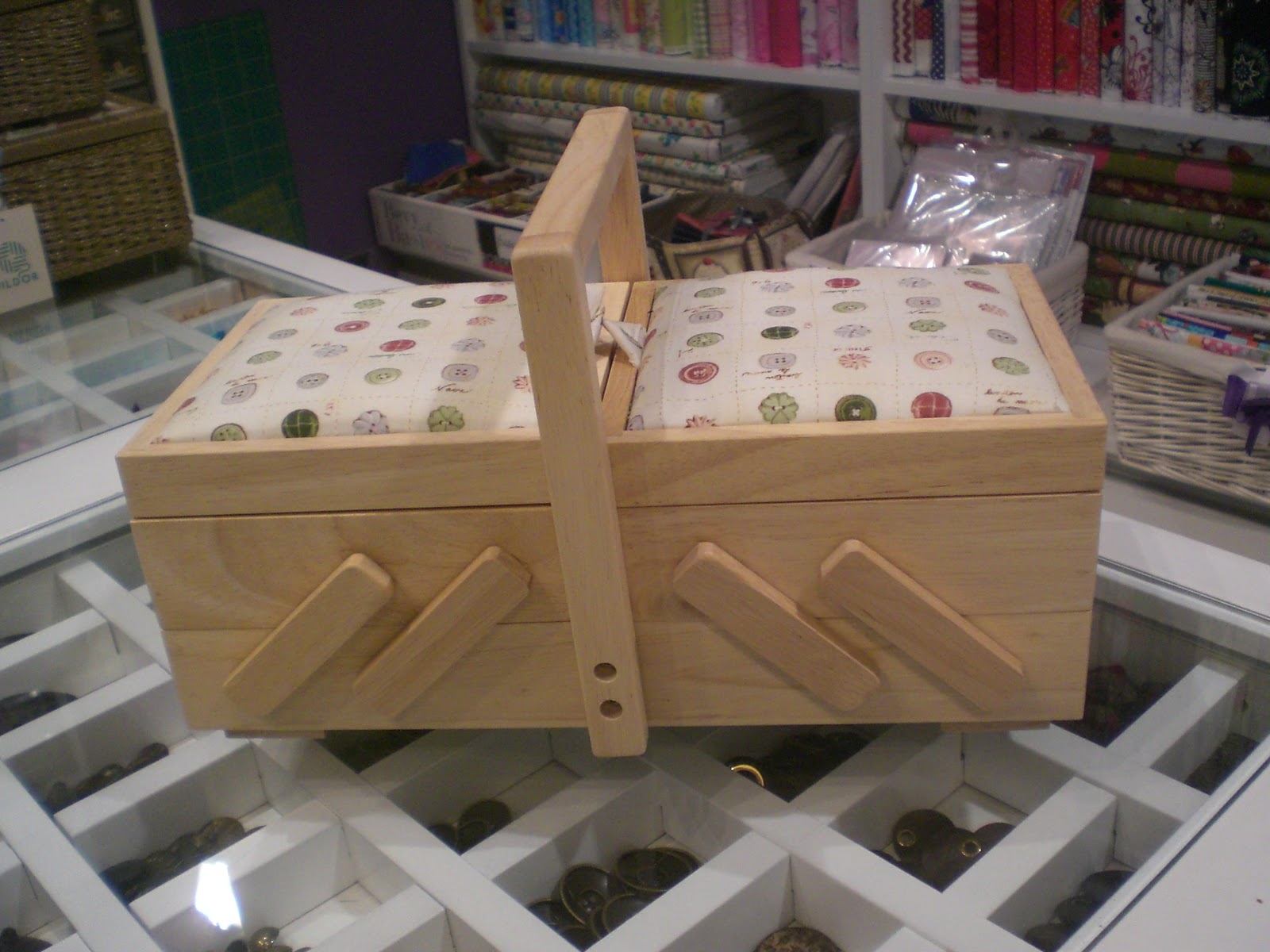 COSTURERO DE MADERA - Hilar Fino | Patchwork y Mercería en Santiago de ...