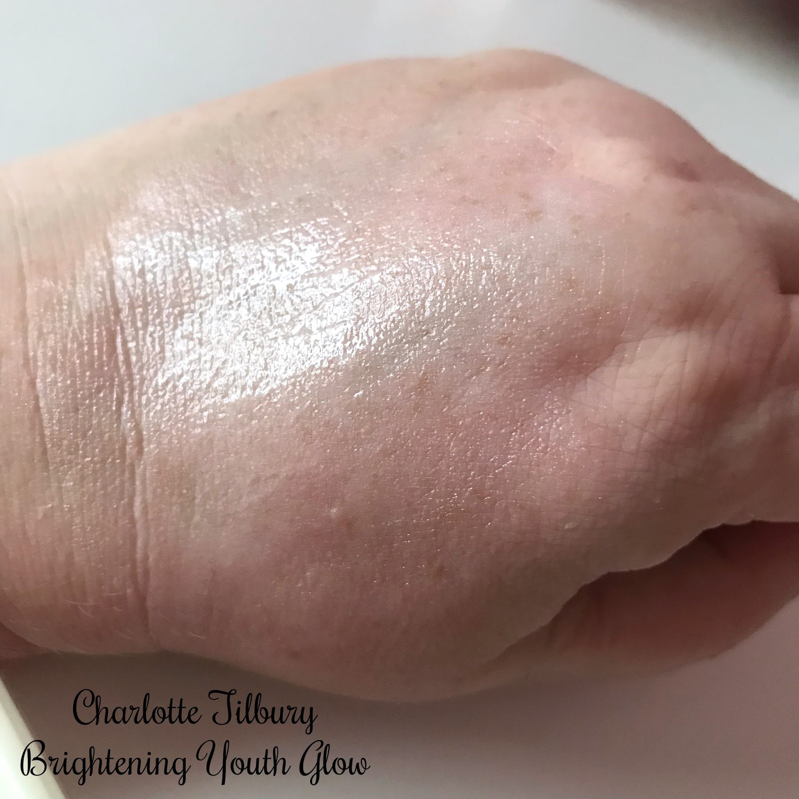 Charlotte Tilbury Brightening Youth Glow - Mammaful Zo: Beauty, Fashion ...