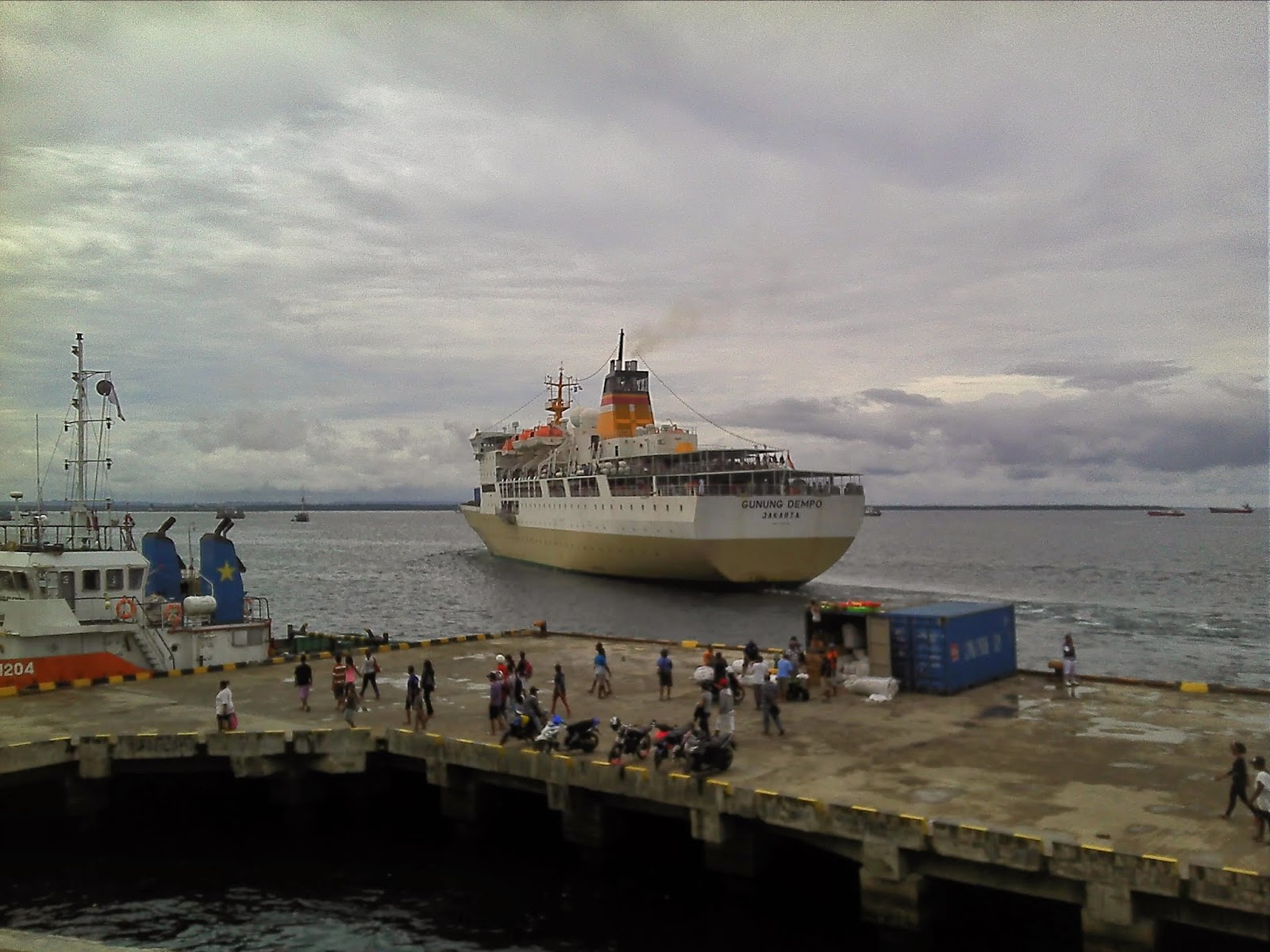 KM GUNUNG DEMPO @PORT OF SORONG | UNOFFICIAL BLOG - PORT OF SORONG
