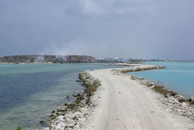 Thilafushi, una isla hecha de basura | Maldivas - RUTA 33