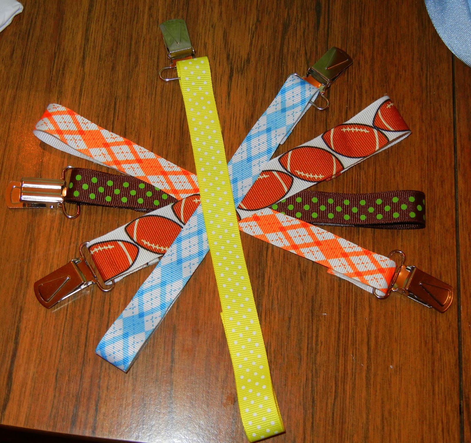 Libby Ribbons: DIY No-Sew Pacifier Clips
