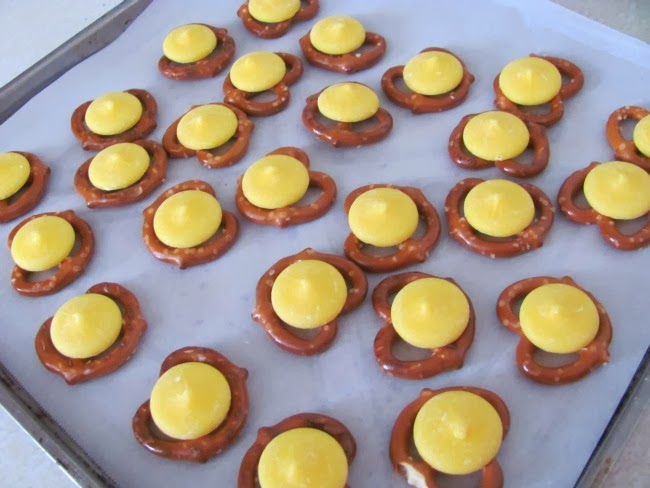 Easter Pretzel Candies - Crafts a la mode
