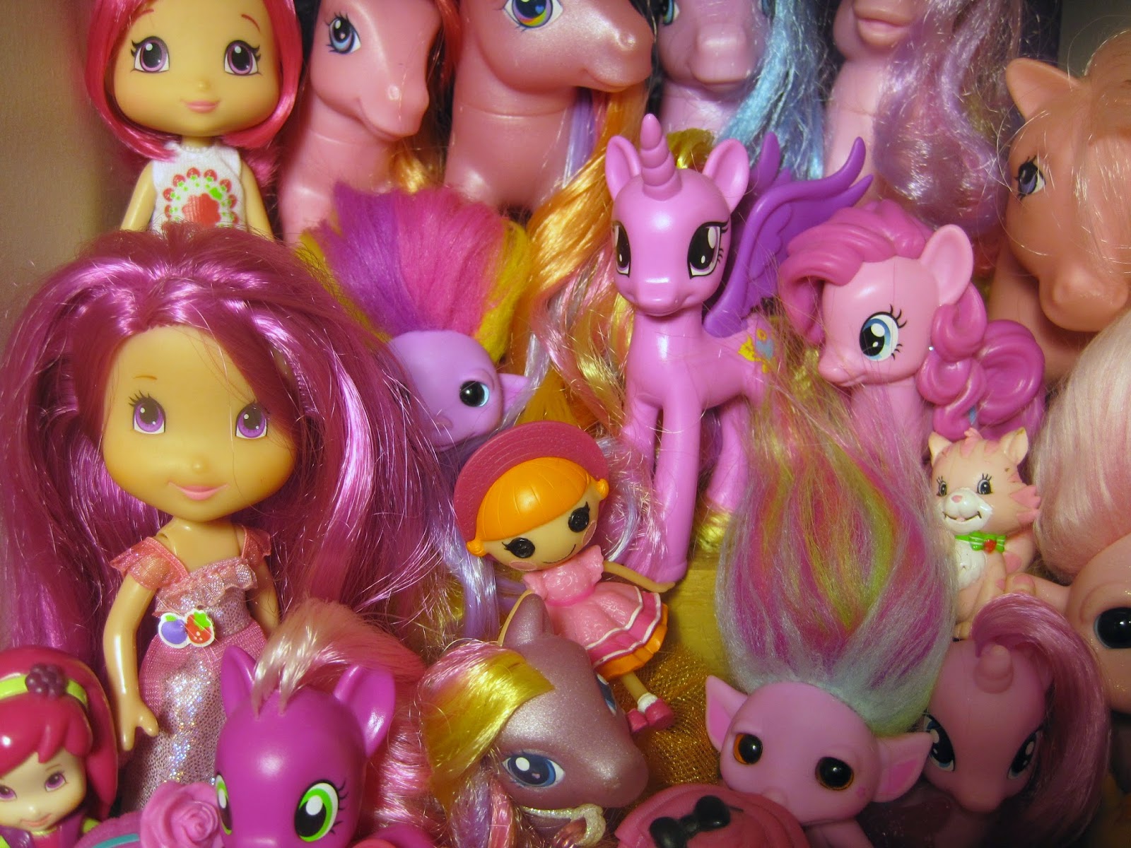 Never Grow Up: A Mom's Guide to Dolls and More: Rainbow Collection