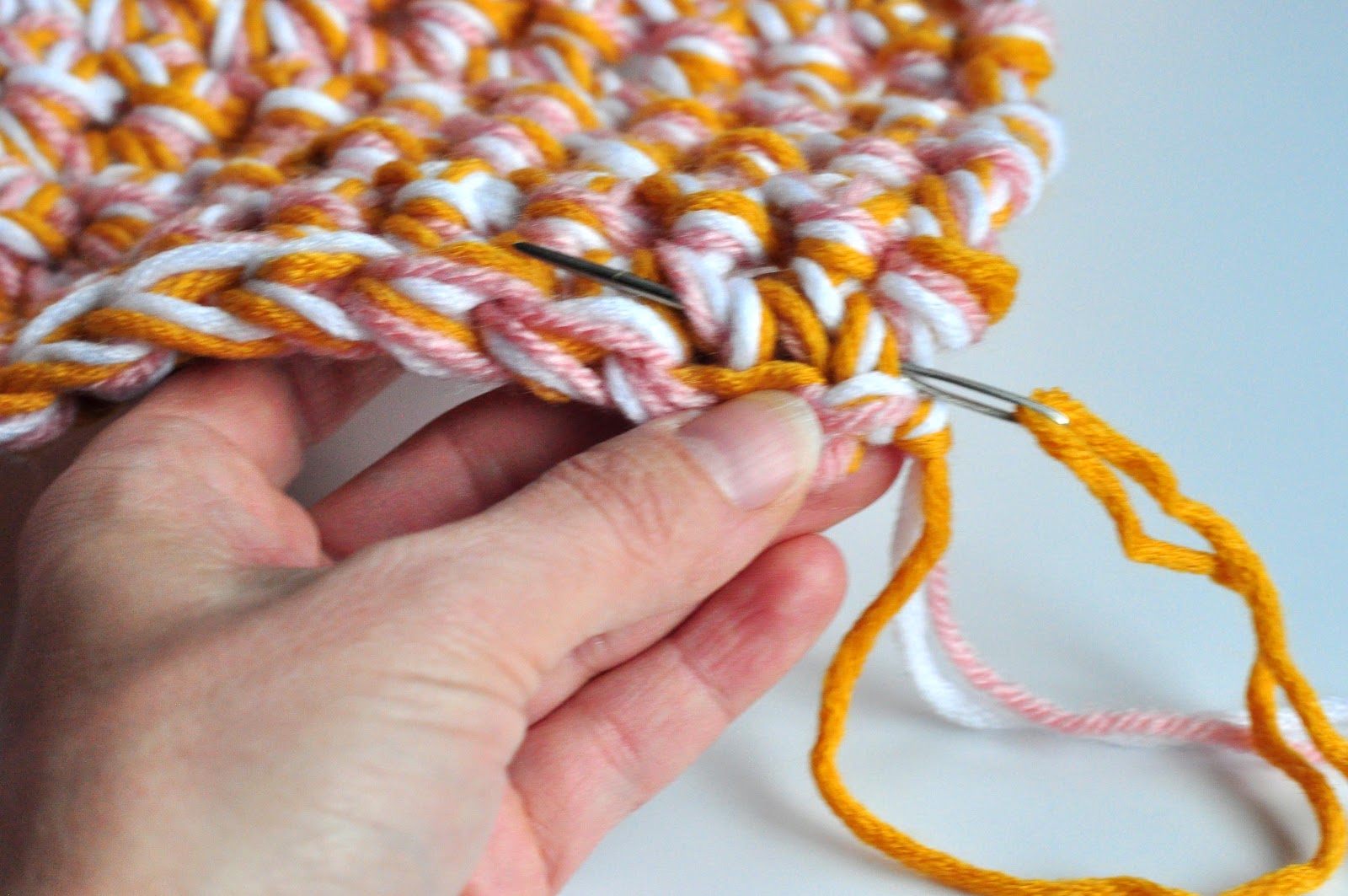 Aesthetic Nest: How to Crochet 7: Weaving In the Ends (Tutorial)