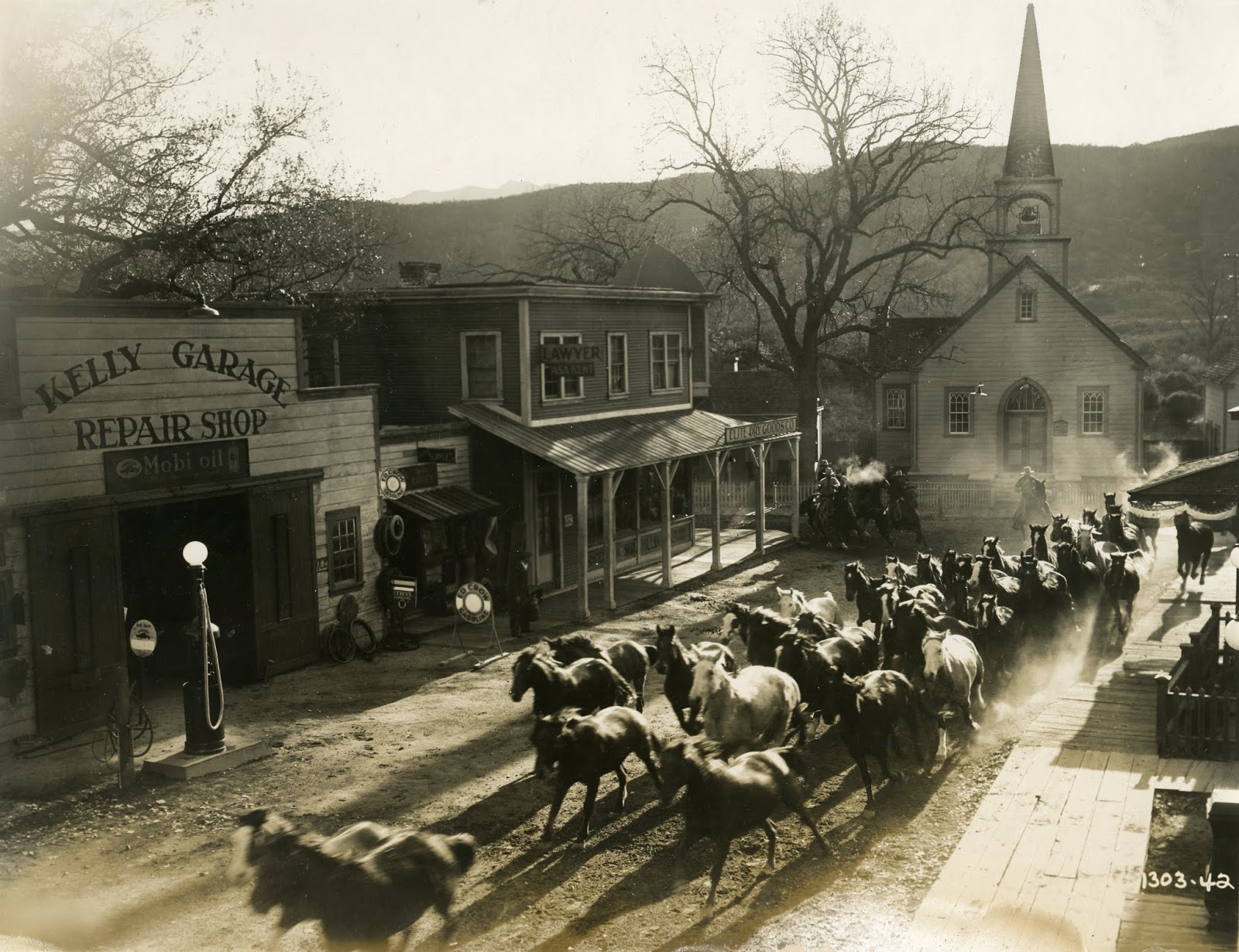 Iverson Movie Ranch: Paramount Ranch burns down