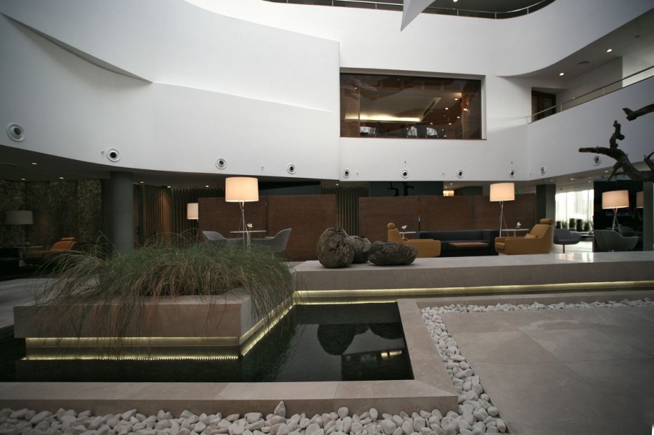 Lobby del Hotel Radisson por Tanju Özelgin