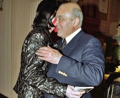 Fulham’s Football club sold [Update] MJ Statue Removed | MJJCommunity ...