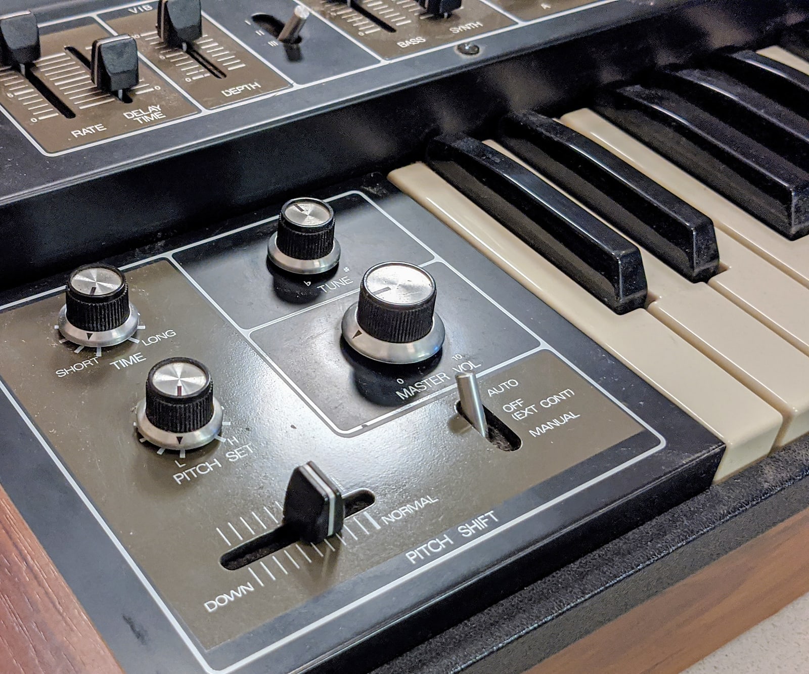 MATRIXSYNTH: Roland RS-505 Paraphonic 49-Key Synthesizer SN 992359