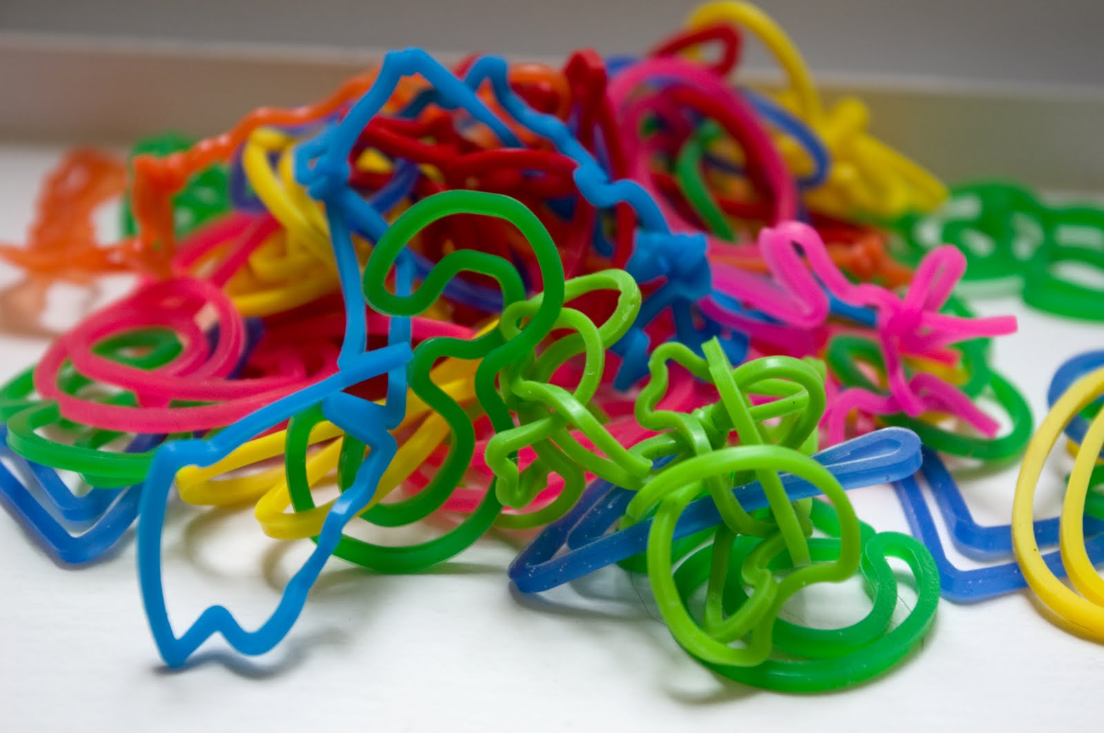 Life in Wonderland: Craft Mashup [Silly Band Gift Wrapping]