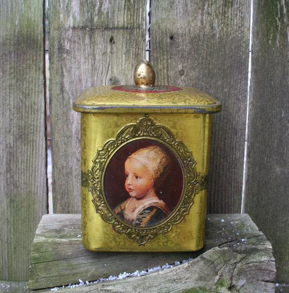 Sixpence Blue Moon: Collecting And Decorating With Tins