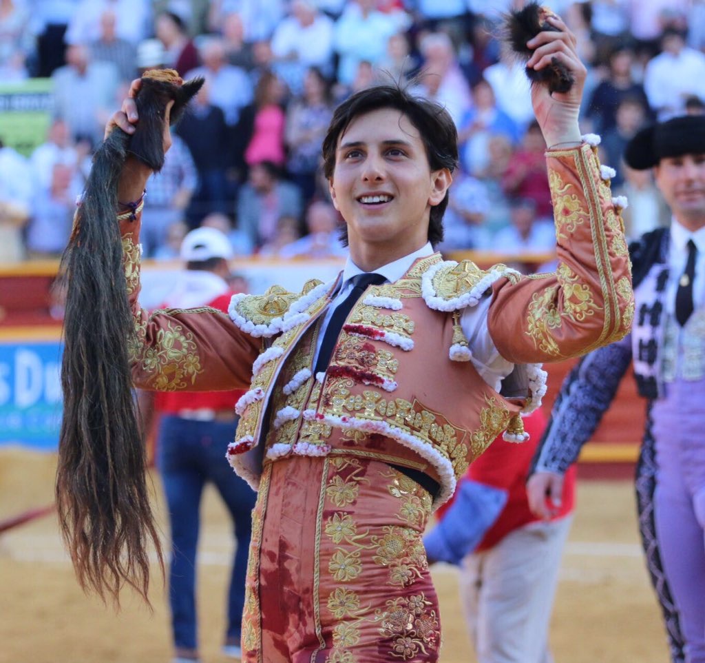 Perú Taurino: ANDRÉS ROCA REY SE LLEVA CUATRO OREJAS Y DOS RABOS DE ...