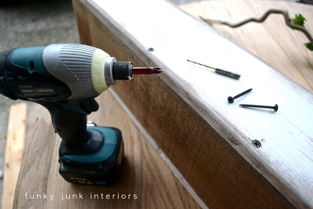How to make a reclaimed wood picket toolbox planter! (easy, with 1 ...