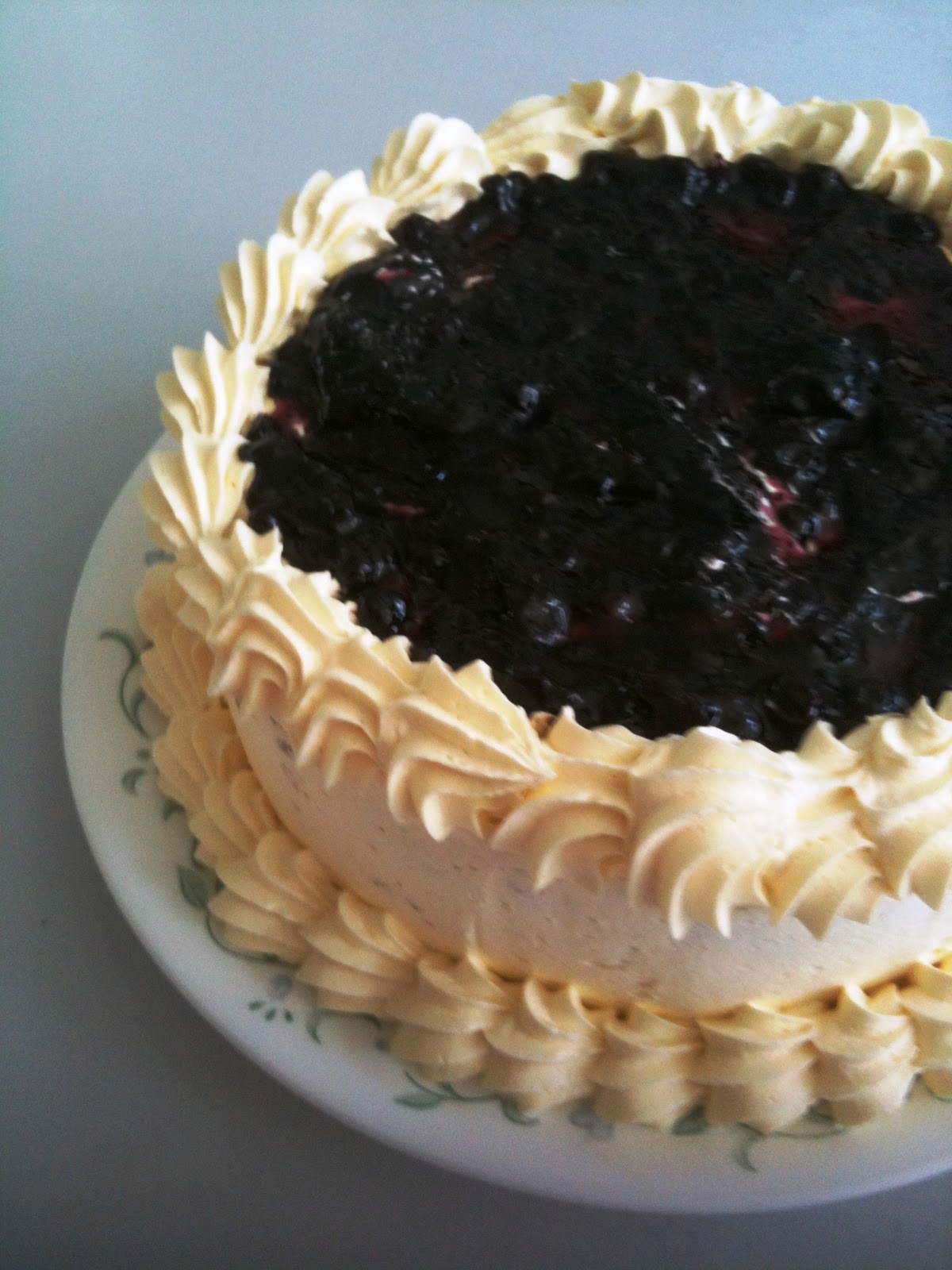 Mama Bea: Vanilla Buttercream Cake (with Blueberry Filling)