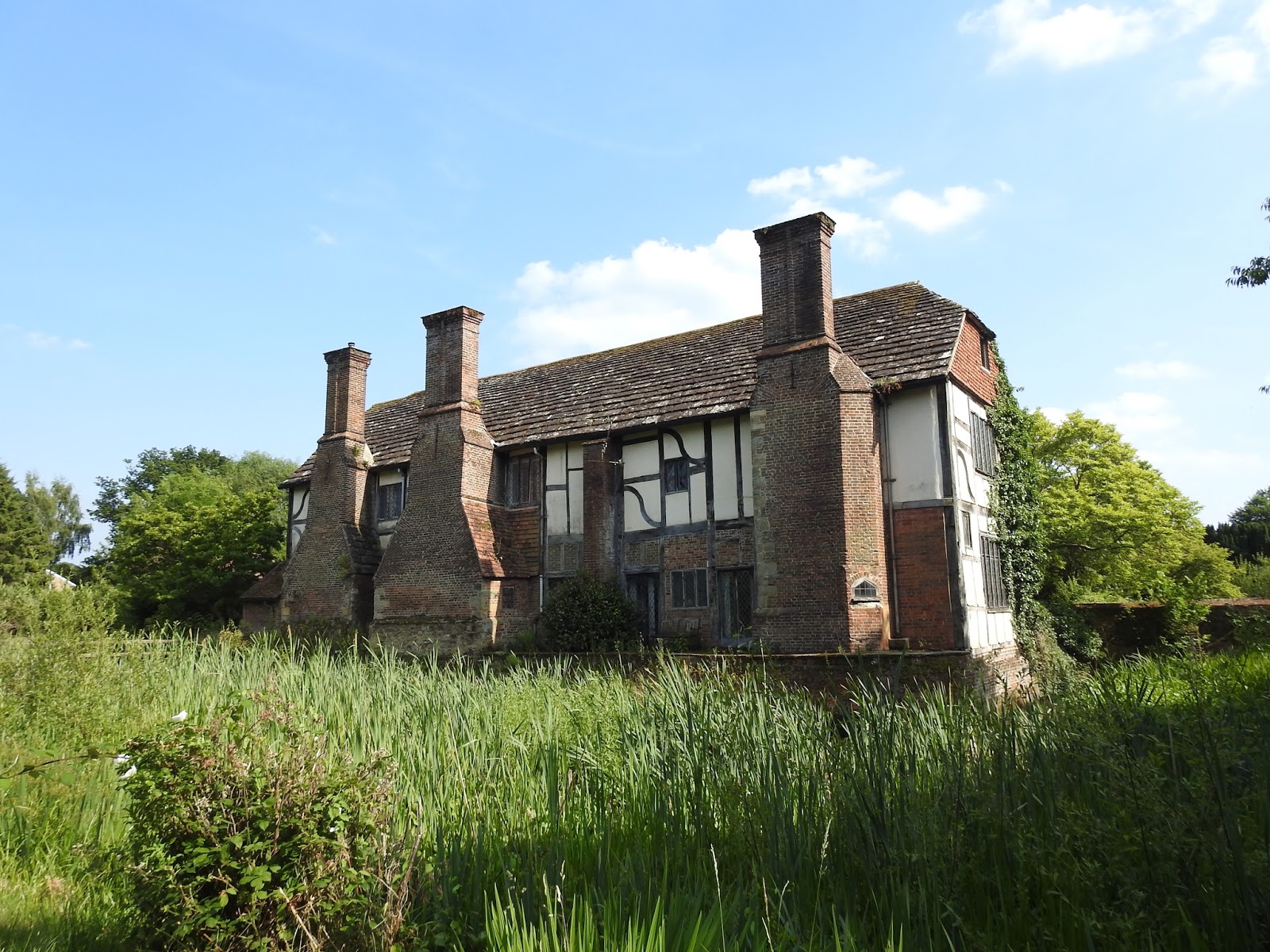 Crawley Old Town: SEVENTEEN PICTURES: Ewhurst Place