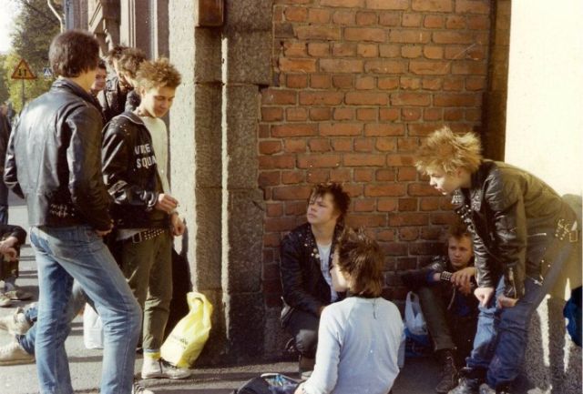 40 Amazing Candid Photographs That Capture Finnish Punk Scenes From the ...