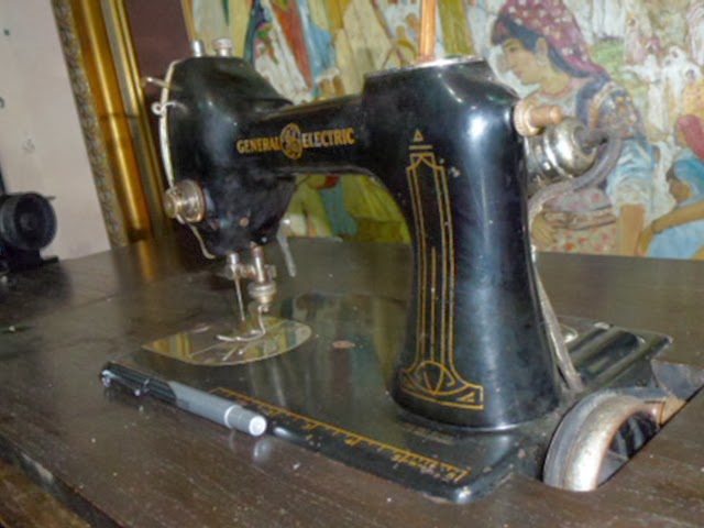 Budy Antiques Gallery : Vintage General Electric Sewing Machine Made In ...