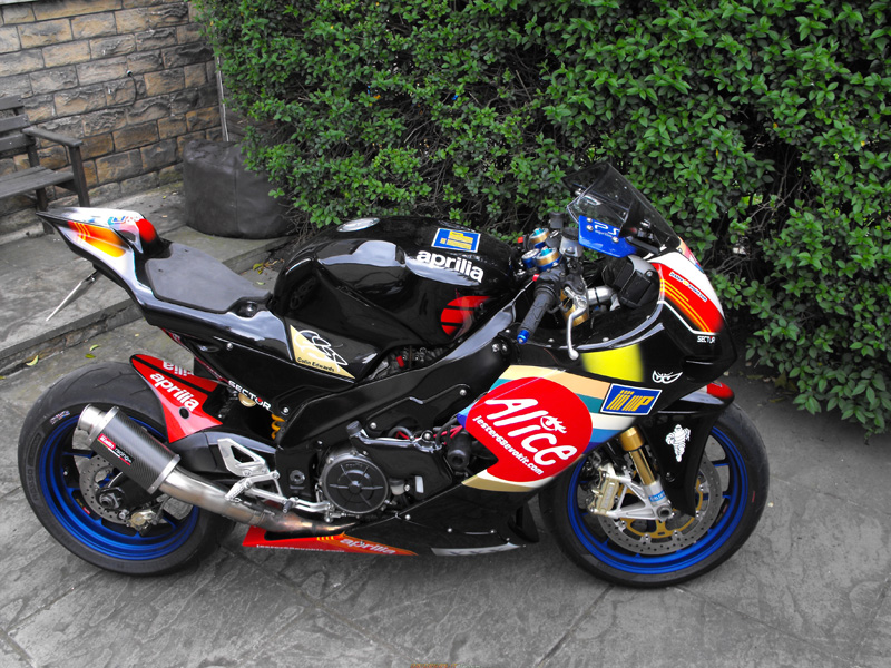 Kumpulan Foto Modifikasi Motor Aprilia RSV 1000 Terbaru - Otomotiva