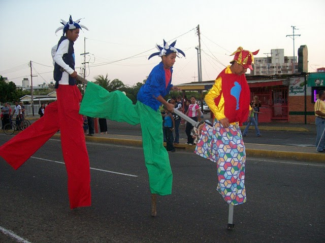 El Zaguán: Zancos en Lagunillas
