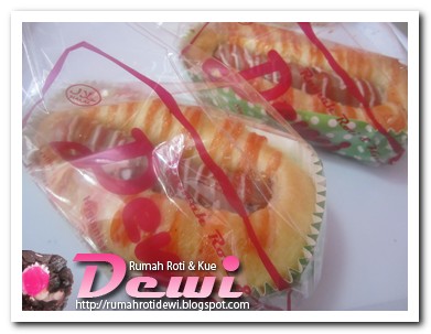Roti manis (Rumah Roti Dewi) ~ Rumah Roti Dewi