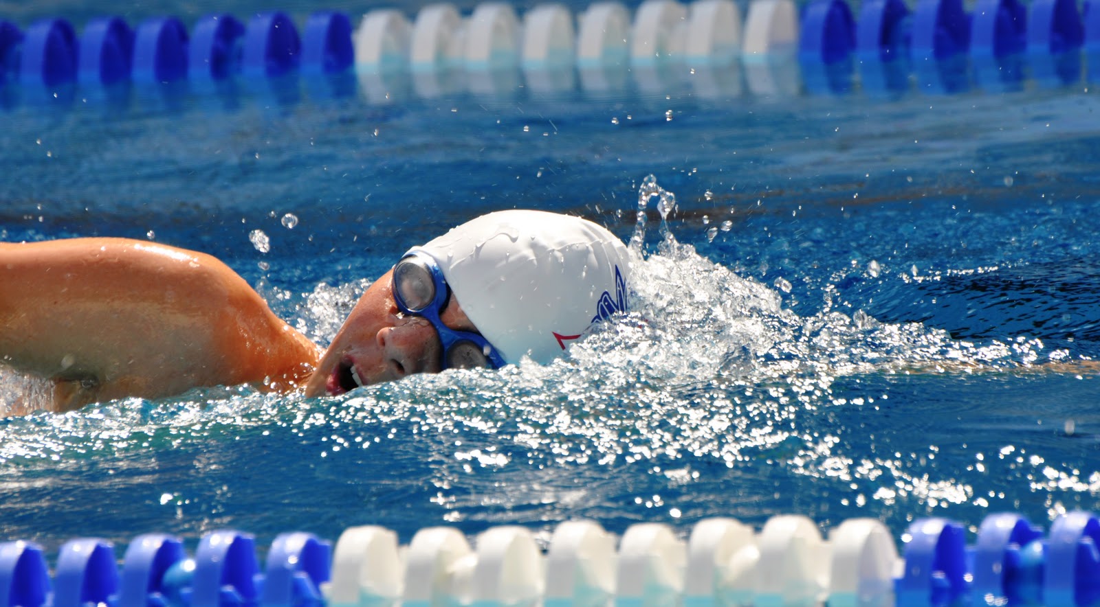 Chutes in Qatar: Muscat, Oman Swim Meet
