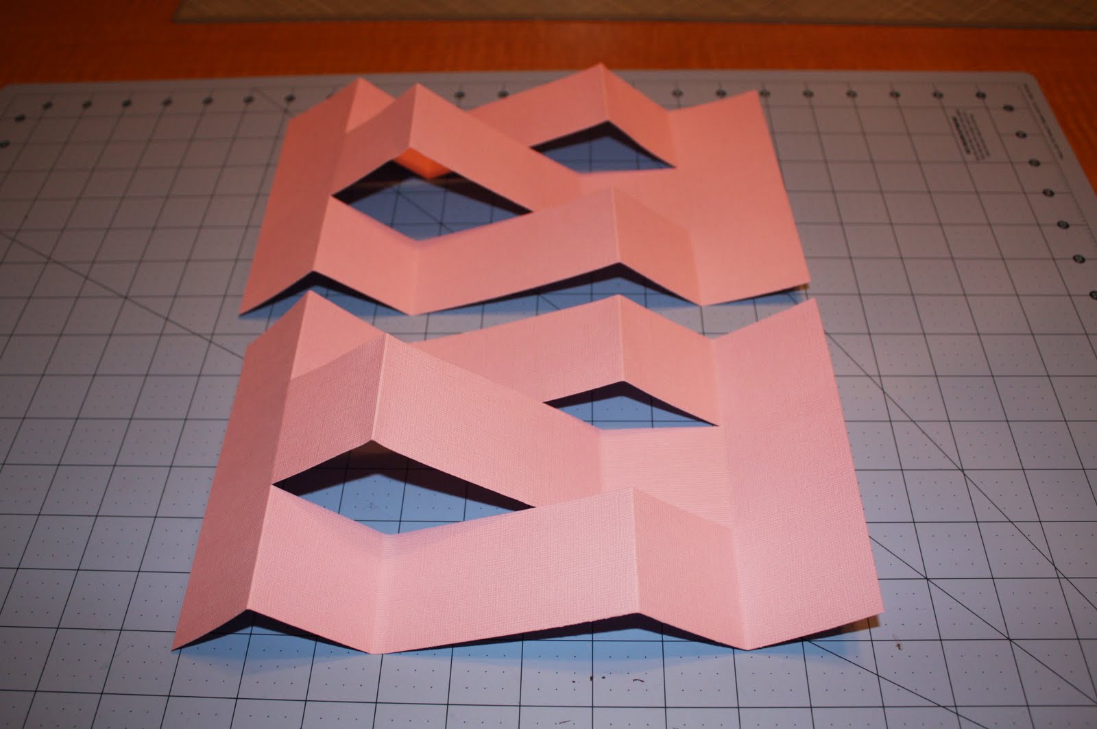 The Scrapbooking Queen: Double Tri~Fold Shutter Mini Album Tutorial