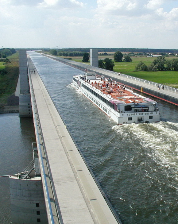 THE WORLD GEOGRAPHY: 11 Incredible Navigable Aqueducts