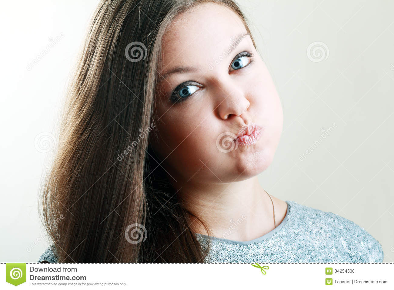 Get Edgy Cheekbones with 1 Simple and Fun Exercise