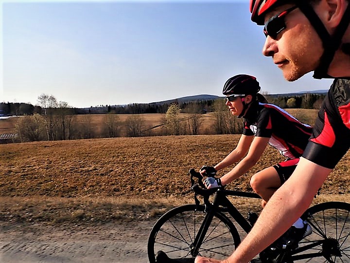 Tomas - Cykel och livet: Ny hjälm, premiär med Katten och kotor som spökar