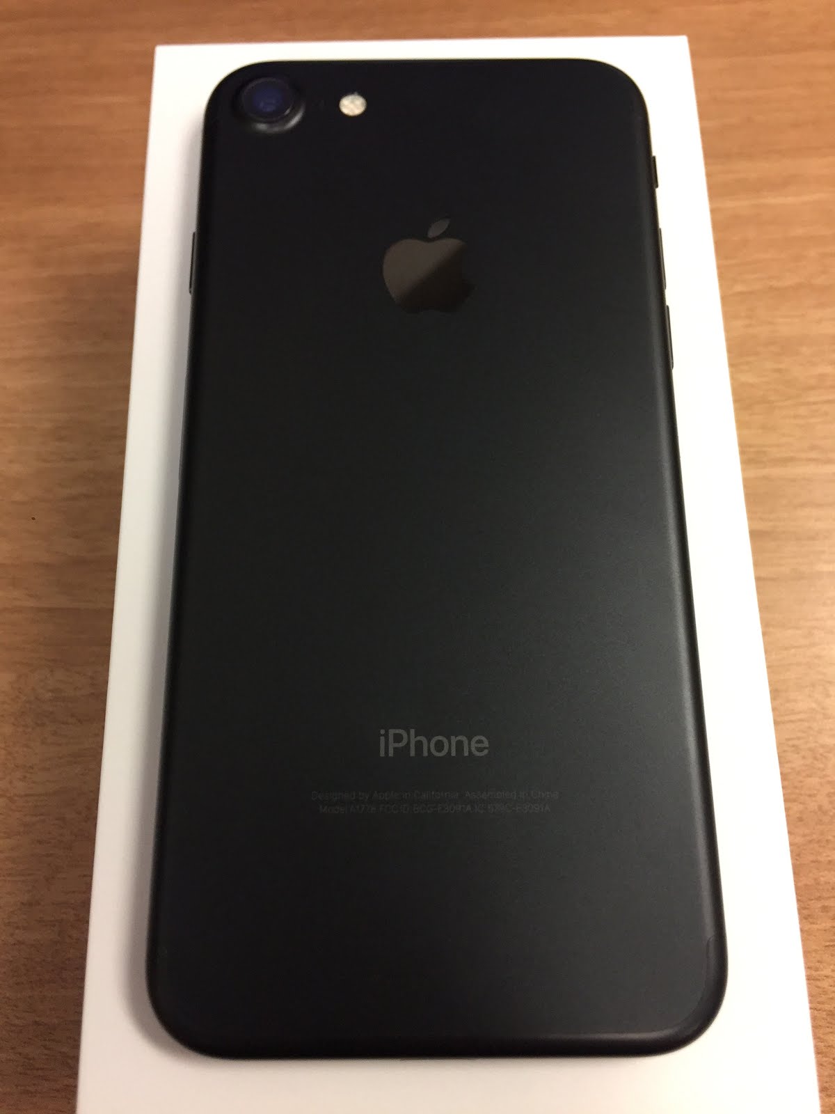 iPhone 7 Unboxing Pictures