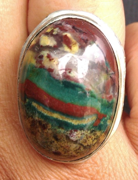 Mengenal lebih dalam Batu Pancawarna serta Khasiat bagi penggunanya ...