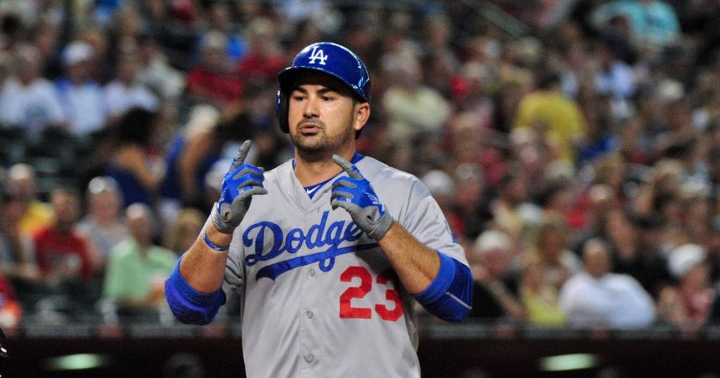 The curve: Adrián González no se descarta.