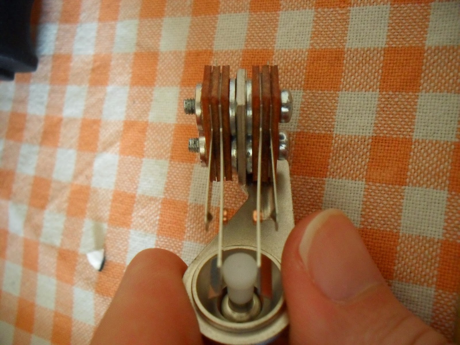 DIY electric guitar projects: Danelectro shielding and stuff