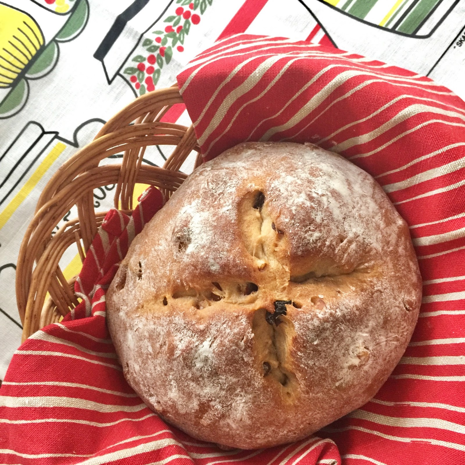 Feast Your Eyes: Walnut Raisin Bread