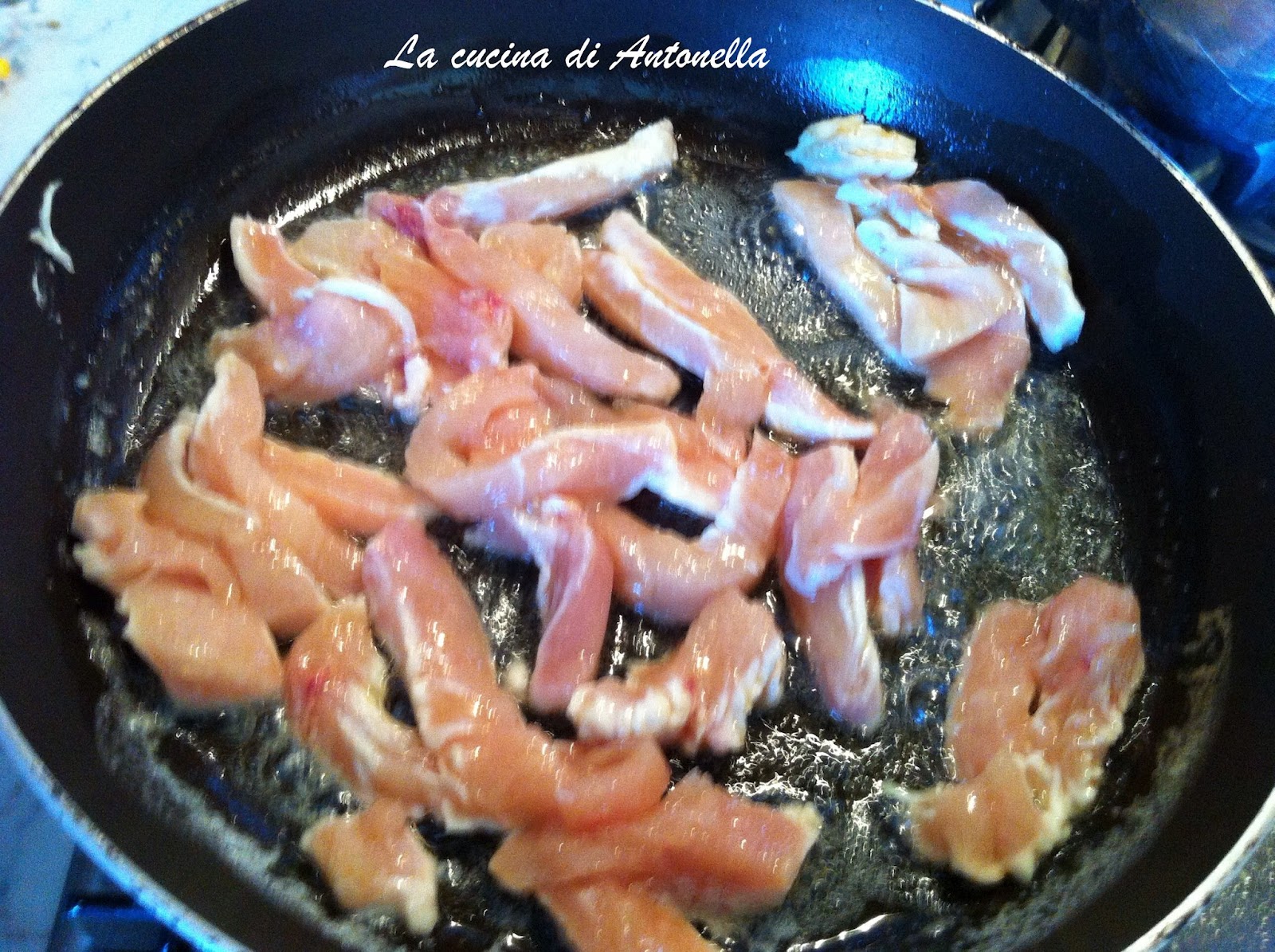 LA CUCINA DI ANTONELLA: Straccetti di pollo in salsa di aceto balsamico