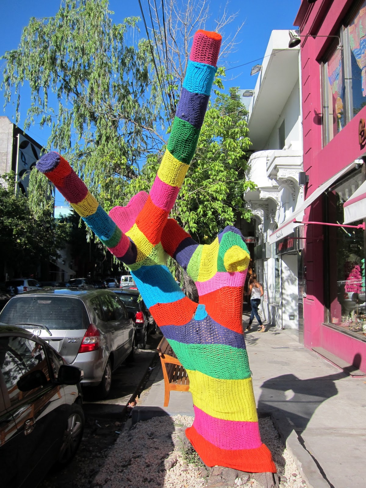 next-stitch: Knit graffiti in Buenos Aires
