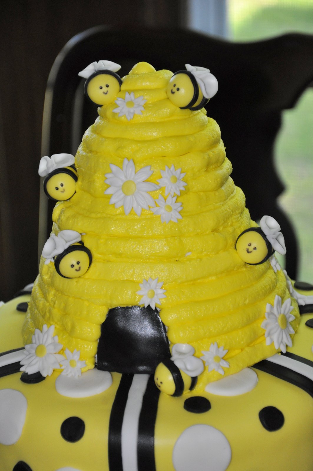 Sweet Cakes: Bee Cake